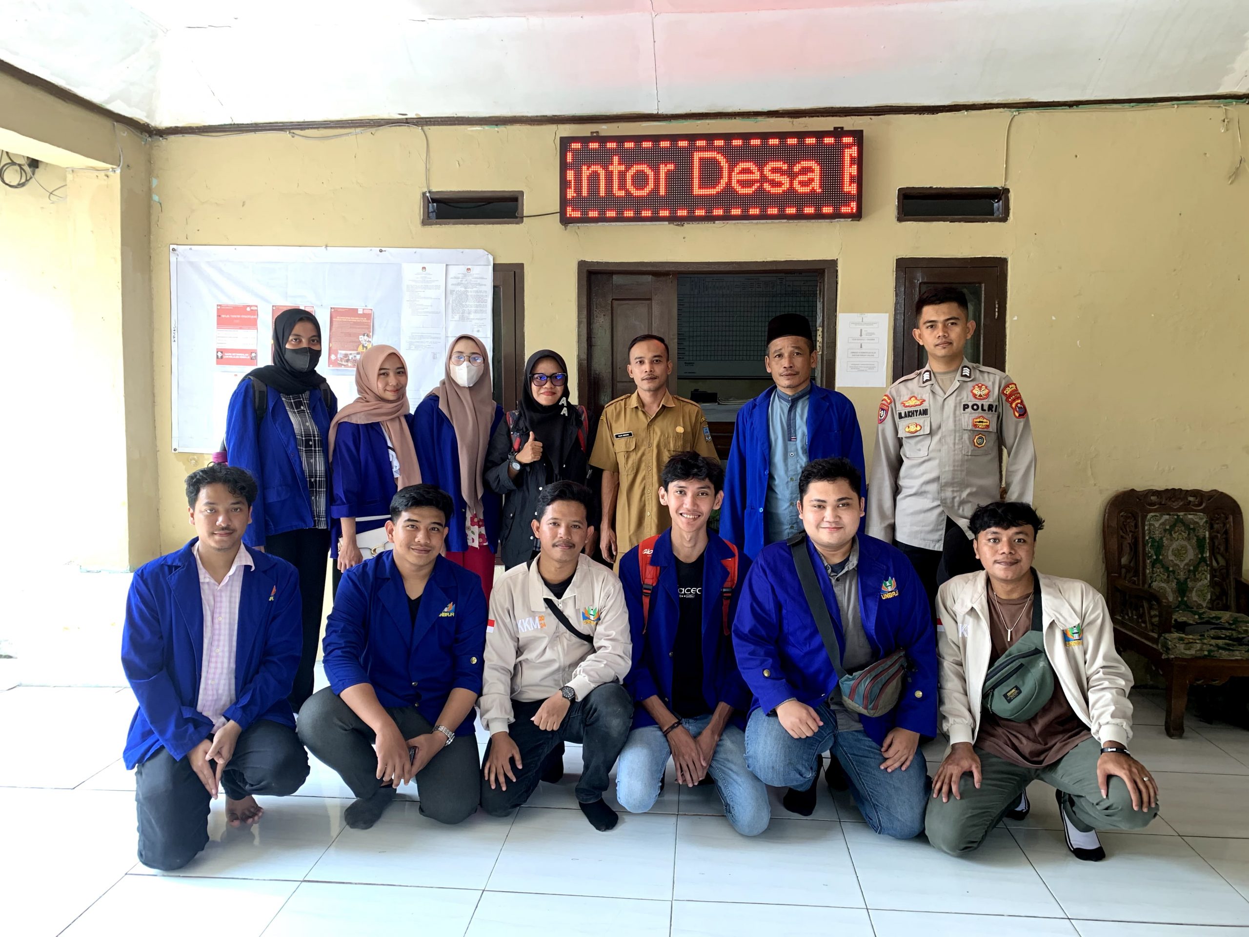 Kunjungan Mahasiswa KKM Kelompok 11 Universitas Banten Jaya ke Kantor Desa Bandung Kecamatan ...